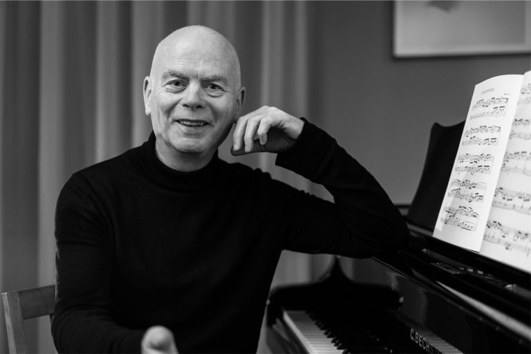 Over Roland – Pianostudio Roland Veenstra